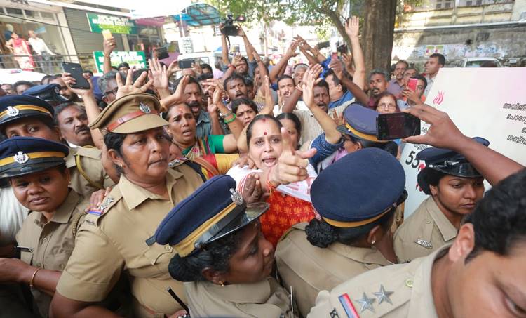 Sabarimala Temple Protests Live Today News, Kerala Sabarimala Temple ...