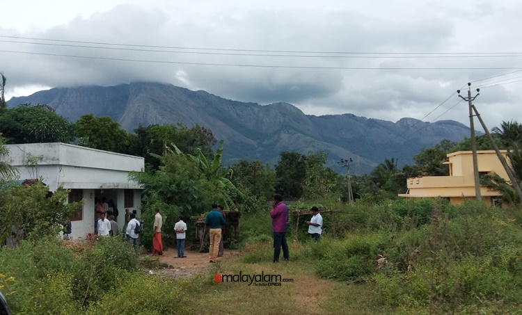 'നീതി ലഭിച്ചില്ലെങ്കിൽ അവർ പോയ ഇടത്തേക്ക് ഞങ്ങളും പോകും': വാളയാർ പെ ...