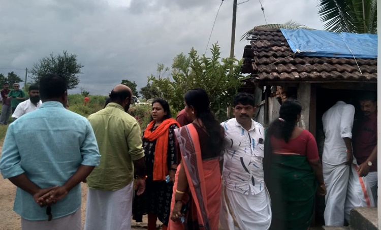 'നീതി ലഭിച്ചില്ലെങ്കിൽ അവർ പോയ ഇടത്തേക്ക് ഞങ്ങളും പോകും': വാളയാർ പെ ...