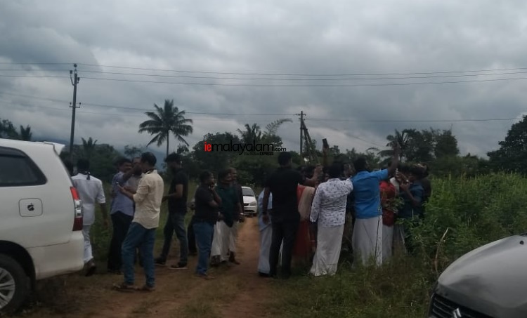 'നീതി ലഭിച്ചില്ലെങ്കിൽ അവർ പോയ ഇടത്തേക്ക് ഞങ്ങളും പോകും': വാളയാർ പെ ...